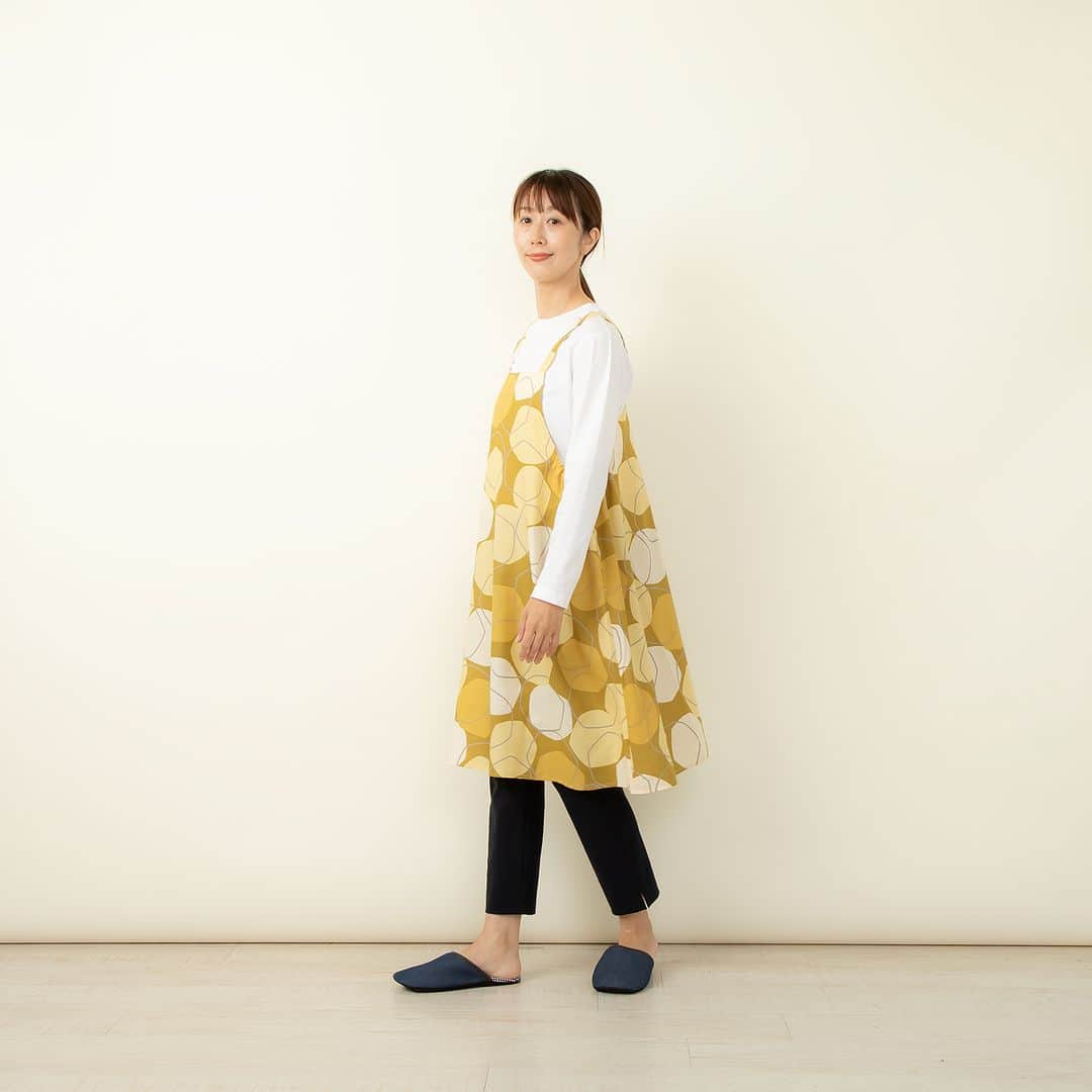 栗原はるみ「ゆとりの空間 」さんのインスタグラム写真 - (栗原はるみ「ゆとりの空間 」Instagram)「. \2wayで着られる！／ 「ストーンプリントエプロン」 印象的な柄が目を引く ...
