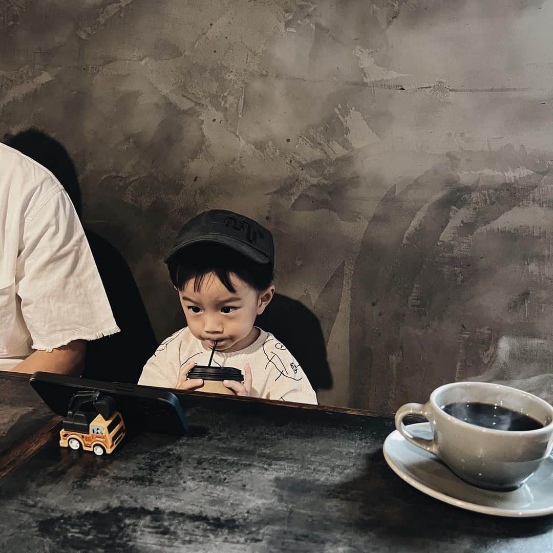 ukapiさんのインスタグラム写真 - (ukapiInstagram)「⠀ ⠀ 隣にいた外国の方が 📷とってあげるよって... ⠀ なぞの家族写真👪♡ ⠀ ⠀ #せおふく」9月10日 11時 ...