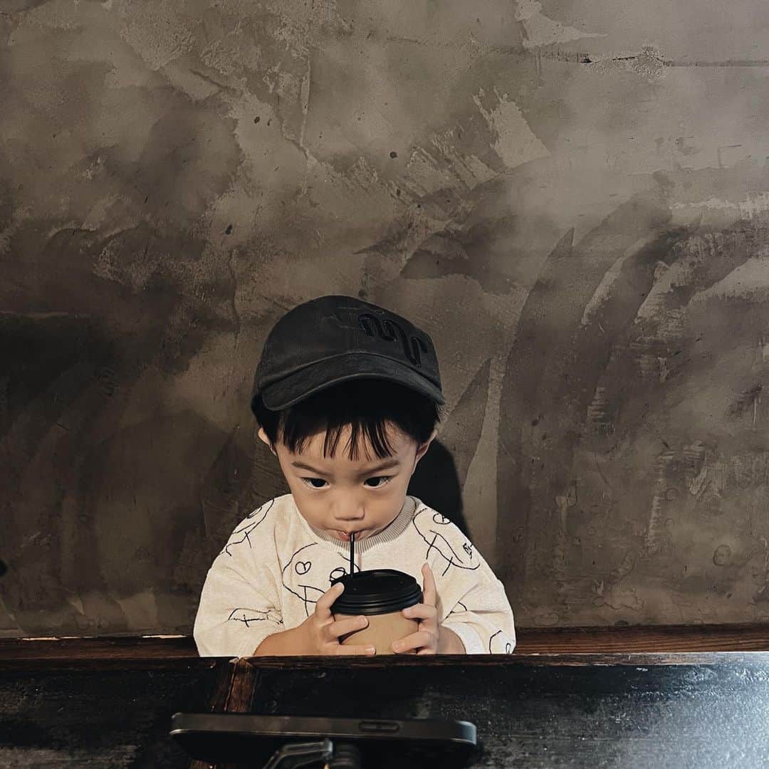 ukapiさんのインスタグラム写真 - (ukapiInstagram)「⠀ ⠀ 隣にいた外国の方が 📷とってあげるよって... ⠀ なぞの家族写真👪♡ ⠀ ⠀ #せおふく」9月10日 11時 ...