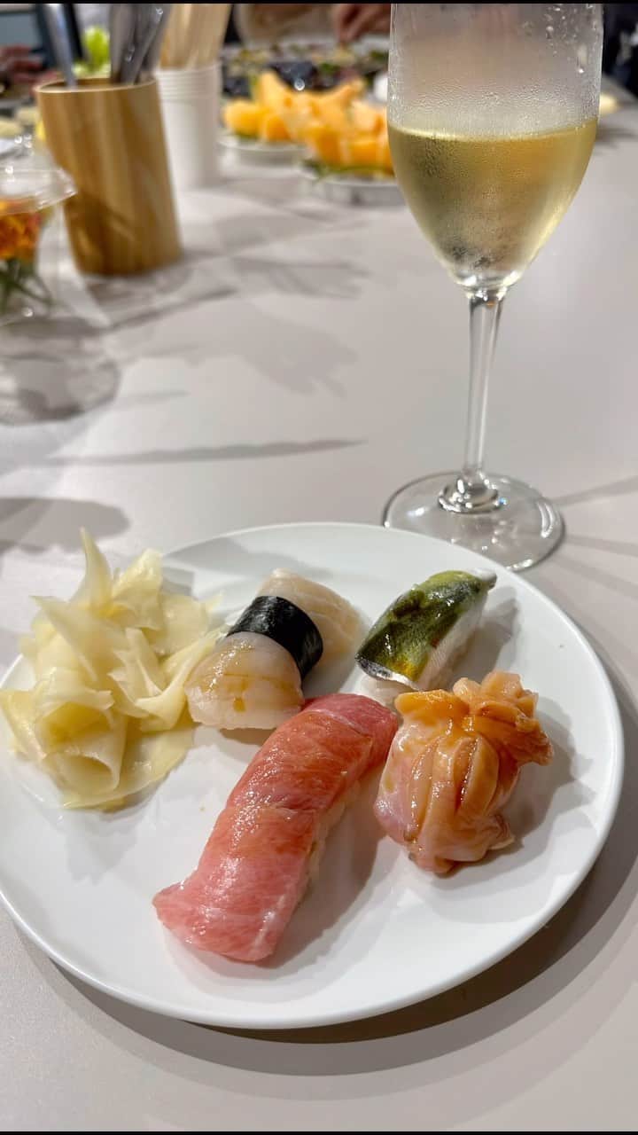 mori_no_tsukueさんのインスタグラム動画 - (mori_no_tsukueInstagram)「友人M氏が代表の会社、ちょうど1 ...