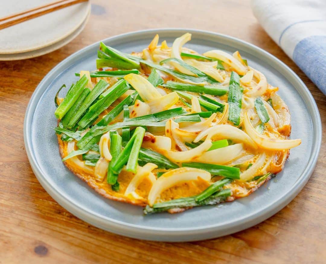 ぐっち夫婦さんのインスタグラム写真 - (ぐっち夫婦Instagram)「あれ、ミルク飲みながら寝てる。お風呂入ってるのにまだ寝てる。こんなに ...