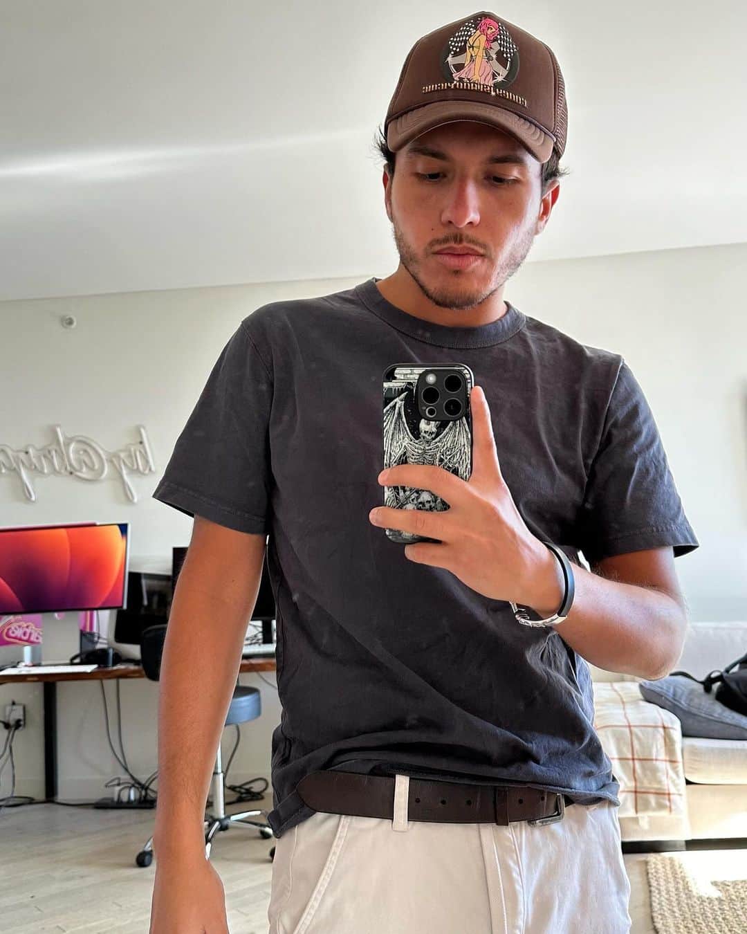 Bryant Eslavaさんのインスタグラム写真 - (Bryant EslavaInstagram)「hello !」8月27日 3時29 ...