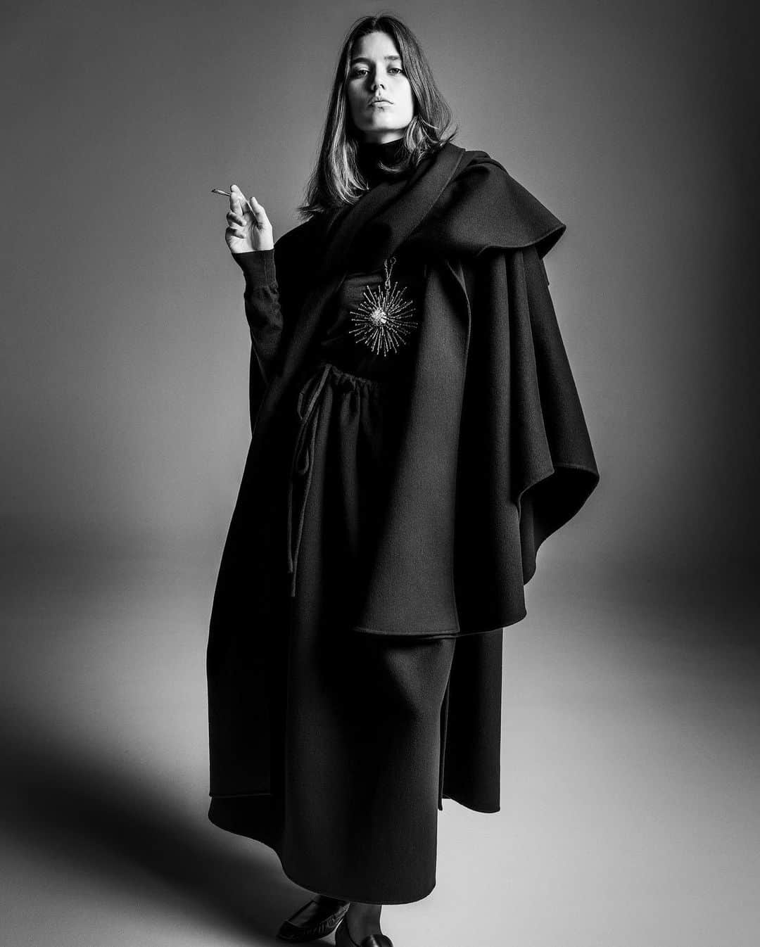 V Magazineさんのインスタグラム写真 - (V MagazineInstagram)「STRIKE A POSE—IT’S INEZ ...