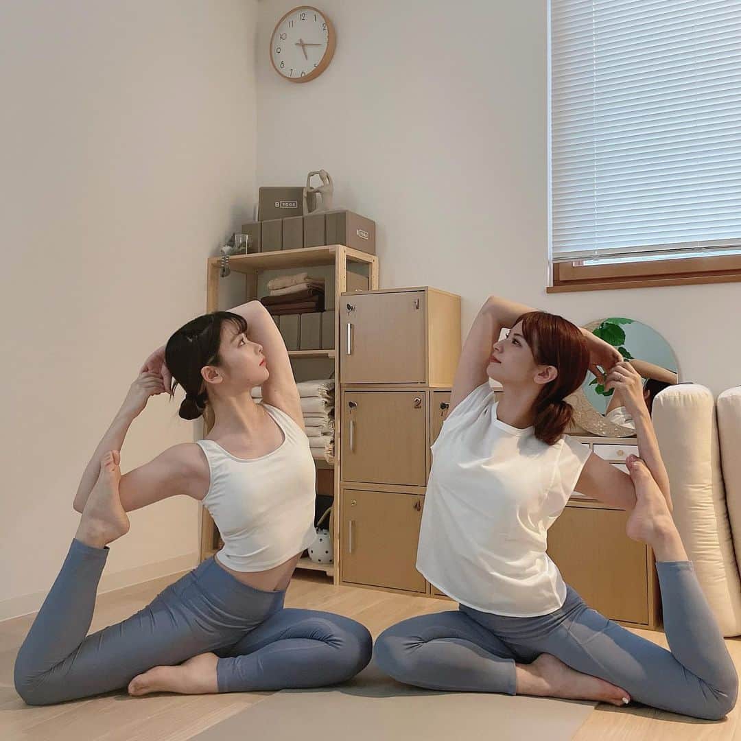 木下ひなこさんのインスタグラム写真 - (木下ひなこInstagram)「姉妹ヨガ🧘‍♀️🧘‍♀️💕 先日 @hurmth_air の アロマリンパケアヨガを姉妹で受けてきました🫶 @15.a ...