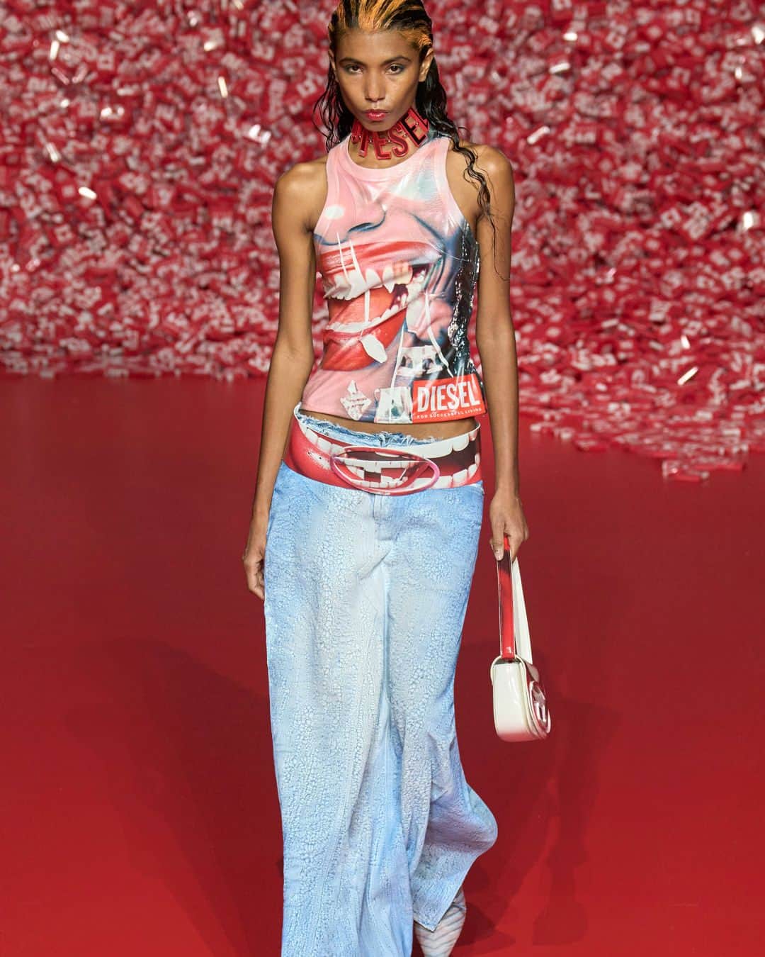 ELLE Brasilさんのインスタグラム写真 - (ELLE BrasilInstagram)「A moda está sempre em ...