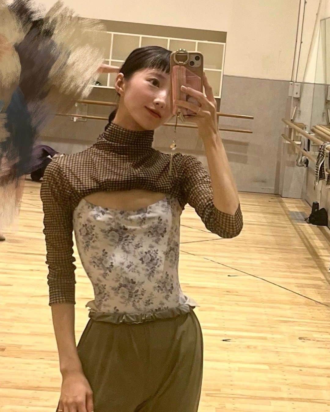 飯島望未さんのインスタグラム写真 - (飯島望未Instagram)「Top @unoa08 Leotard @levdance Pants @chacott_jp #適当な組み合わせ 前髪 ...