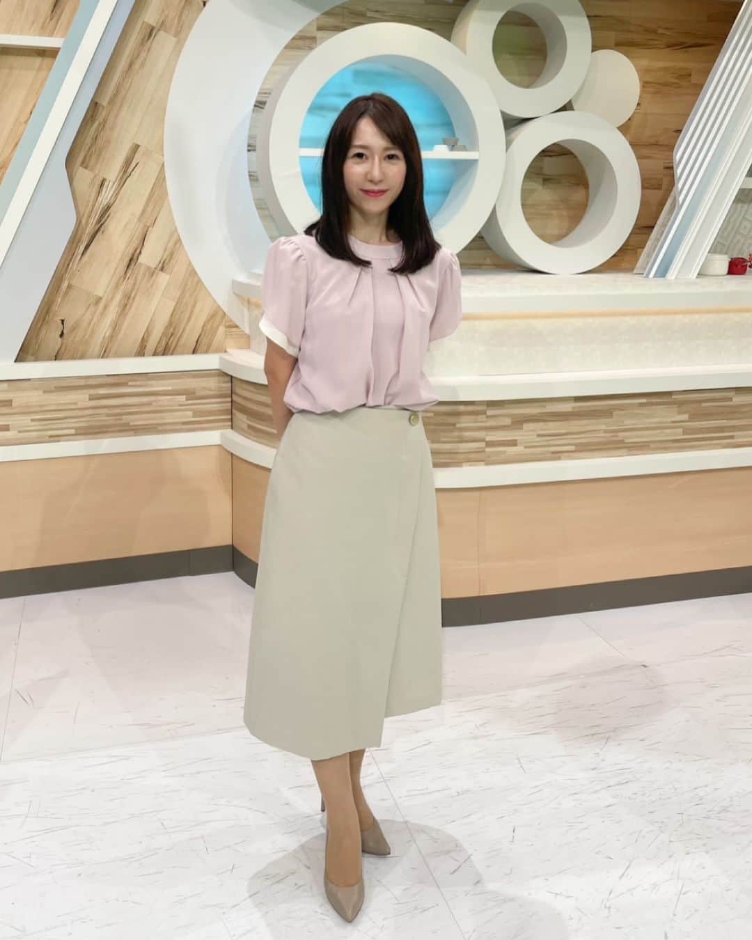 KSBアナウンサーさんのインスタグラム写真 - (KSBアナウンサーInstagram)「👗 「News Park KSB」の衣装です。 衣装もチェックして見てくださいね☺ ୨୧ ...