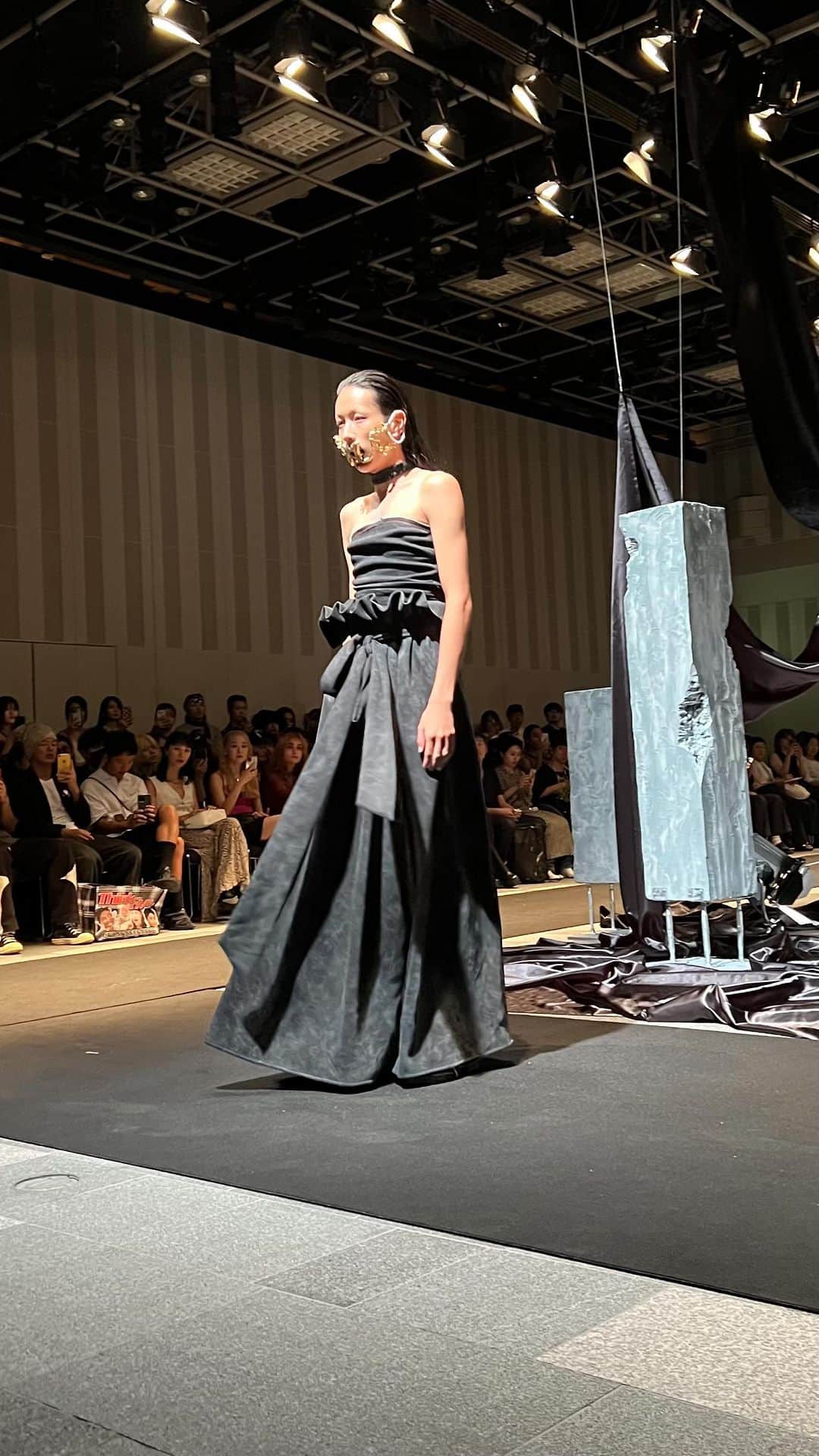 WWDジャパンさんのインスタグラム動画 - (WWDジャパンInstagram)「【#WWDJAPAN東コレ取材】2022年に設立した「イージェイシェヤン（EJ SHEYANG）」がブランド初 ...