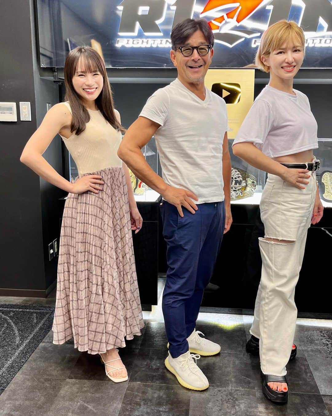 榊原信行さんのインスタグラム写真 - (榊原信行Instagram)「今日はオフィスに加奈とあきぴが、RIZINガール2022の任期終了の挨拶 ...