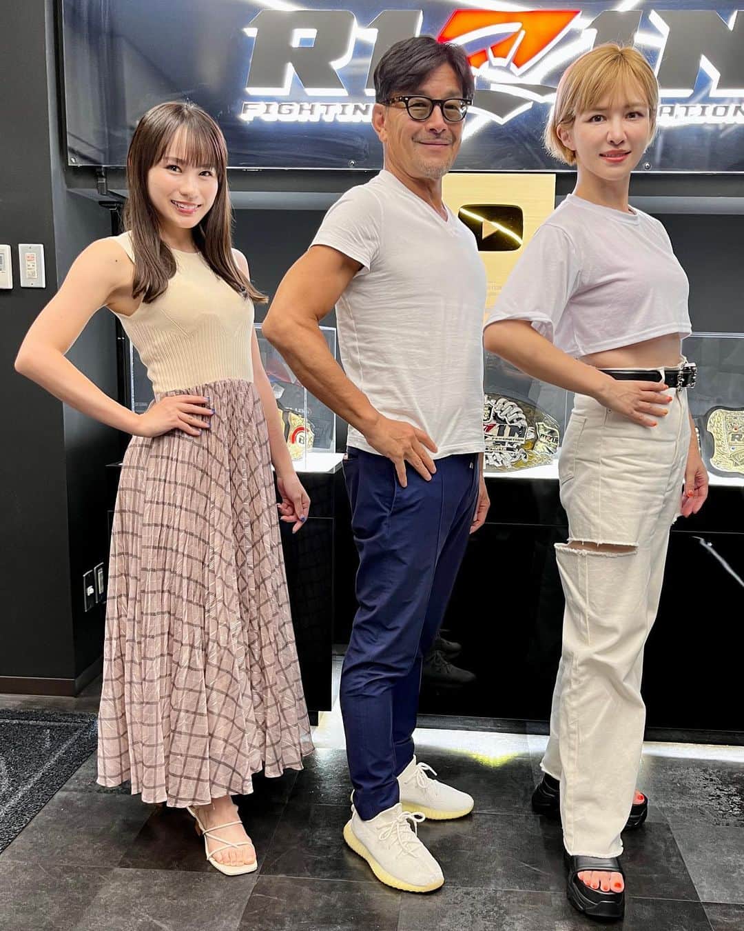 榊原信行さんのインスタグラム写真 - (榊原信行Instagram)「今日はオフィスに加奈とあきぴが、RIZINガール2022の任期終了の挨拶 ...