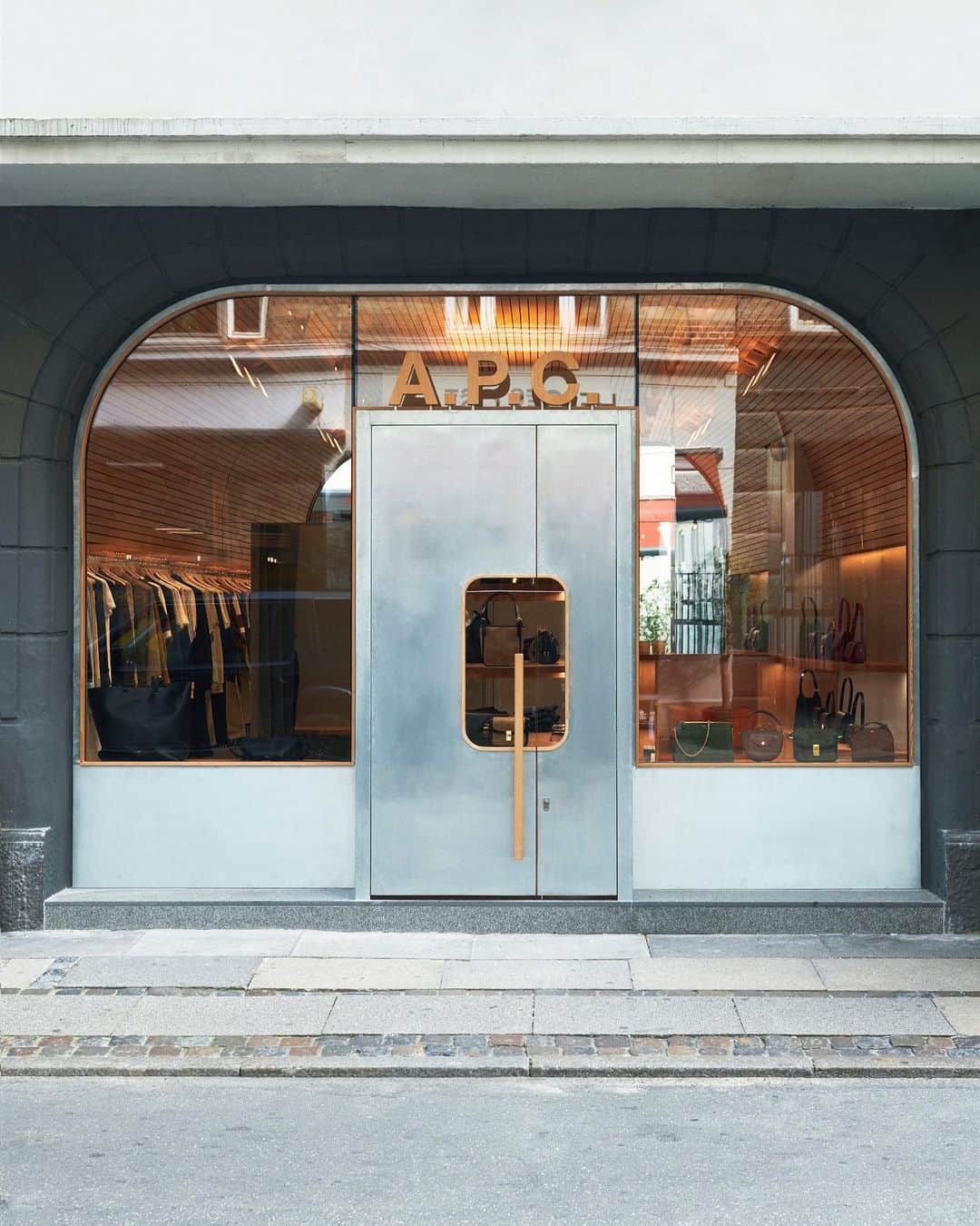 アーペーセーさんのインスタグラム写真 - (アーペーセーInstagram)「CPH! Come see us at Værnedamsvej ...