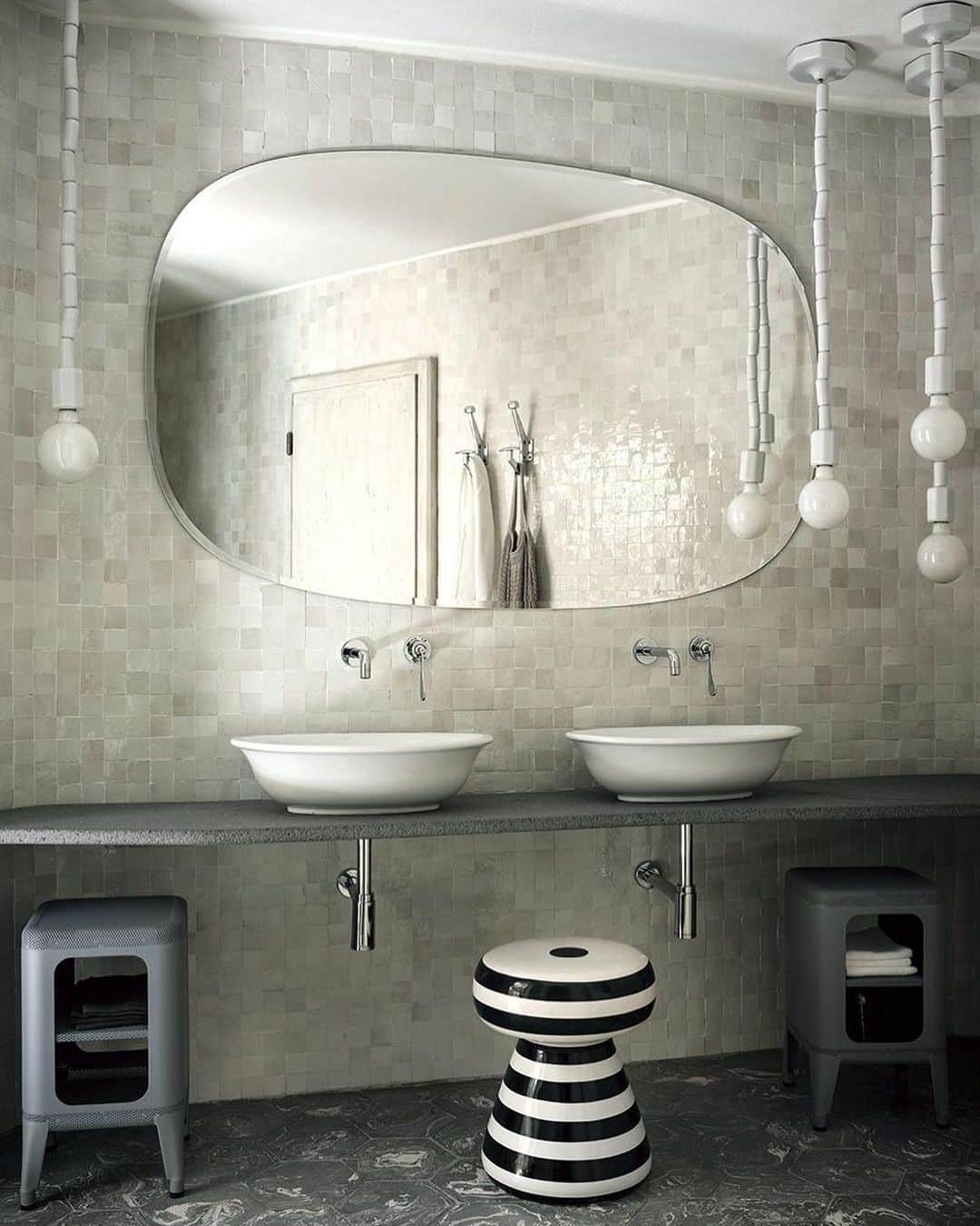 ELLE DECOR JAPANさんのインスタグラム写真 - (ELLE DECOR JAPANInstagram)「【インテリア実例】パオラ ...