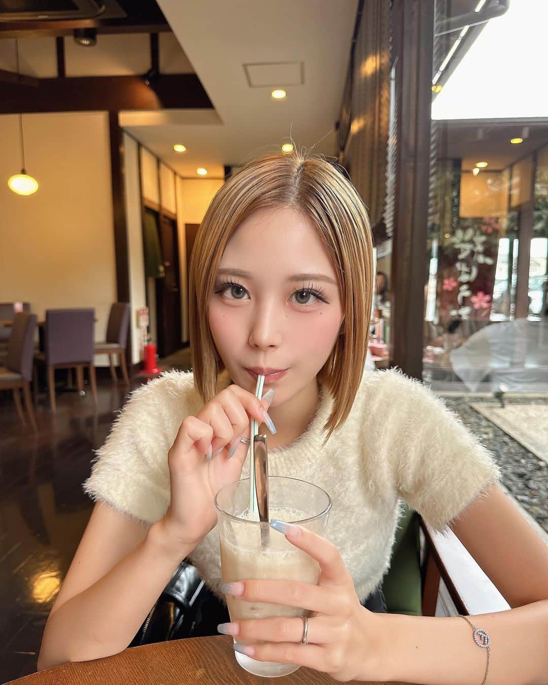 erinaさんのインスタグラム写真 - (erinaInstagram)「モコモコトップス🐑🤍🤍」8月30日 19時33分 - e___rrina