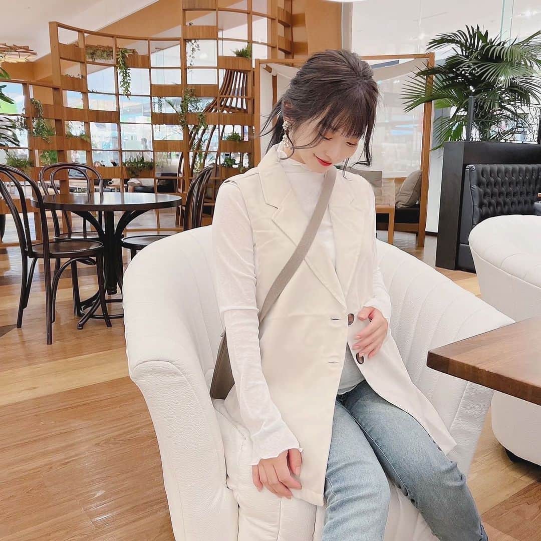 伊藤りかさんのインスタグラム写真 - (伊藤りかInstagram)「． もうすっかり秋仕様🍂ˊ˗ サッと羽織るだけでトレンド感がでる @classicalelf_official のオーバー ...