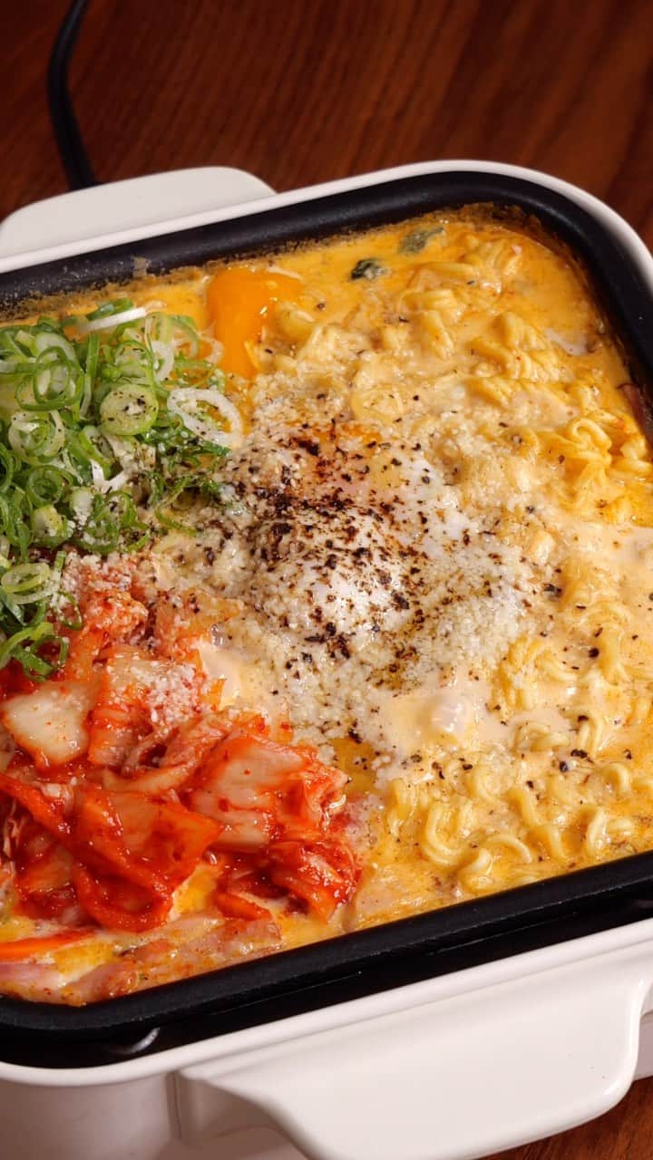 ケンティー健人さんのインスタグラム動画 - (ケンティー健人Instagram)「Ramen eaten late at night 🍜🌙」9 ...