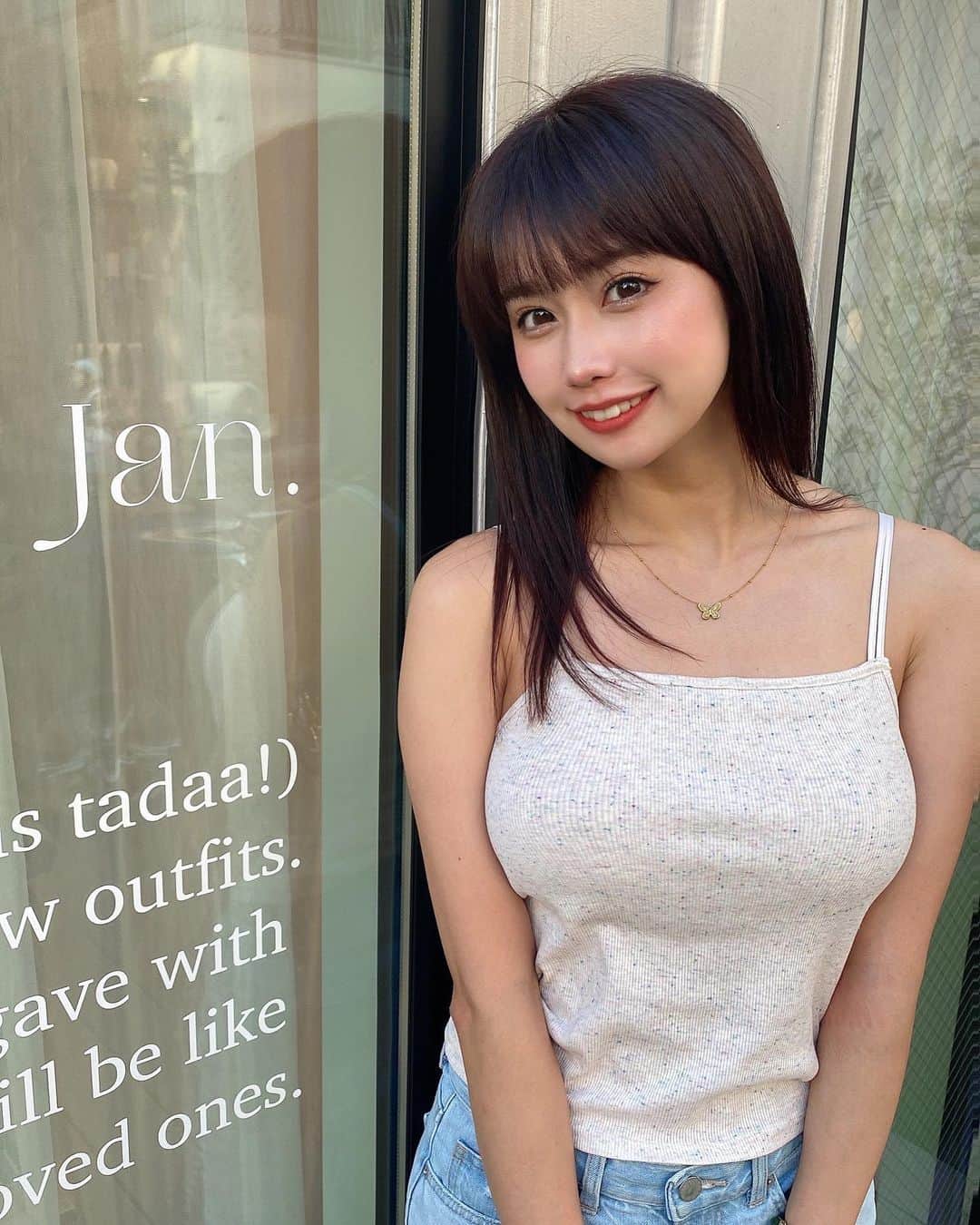 相原美咲さんのインスタグラム写真 - (相原美咲Instagram)「美容室行ってきました☺️🩵 久しぶりにかなり暗めのカラーどうかな？😆 アメジストってカラーなんだって！💜 みさの一番好きな ...