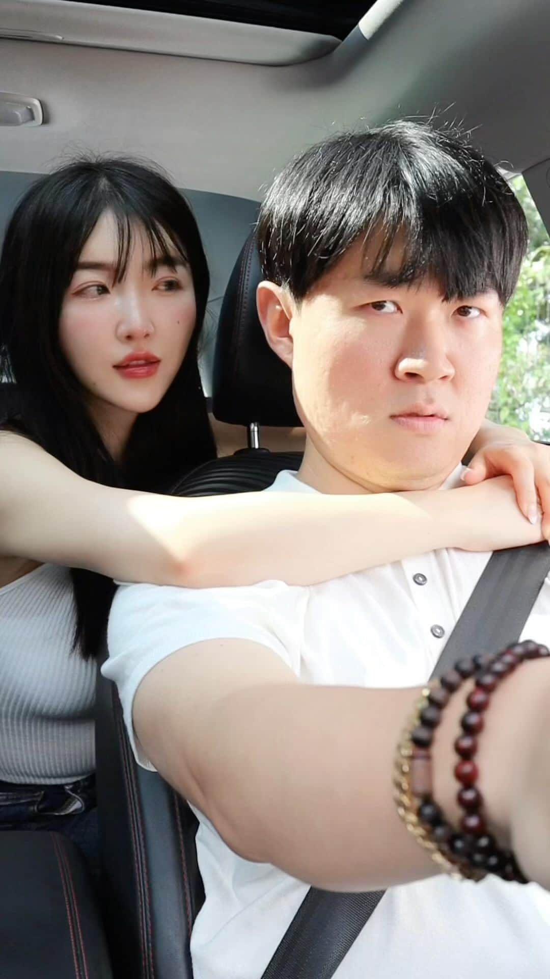 ゆかさんのインスタグラム動画 - (ゆかInstagram)「Watch out babe🤣 . . . #reels #reelsvideo #funny #funnymemes # ...