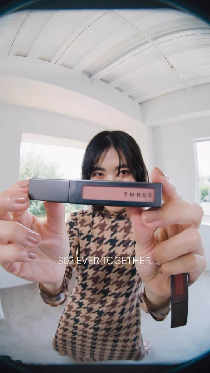 THREEさんのインスタグラム動画 - (THREEInstagram)「気分やファッションに合わせてレイヤード。秋に向けておすすめの組み合わせをご紹介。 “THREE ユナイテッドフルイド ...