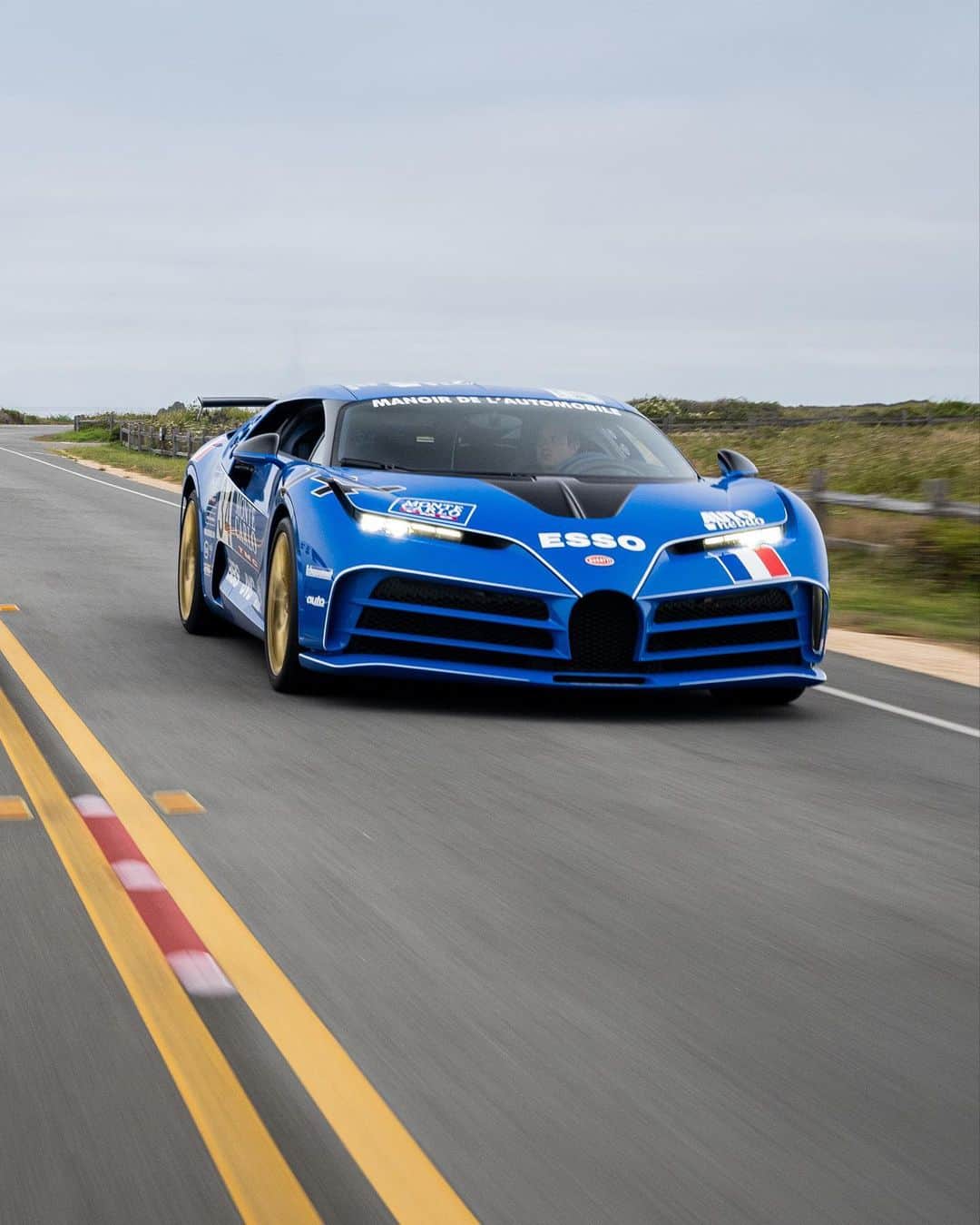 ブガッティさんのインスタグラム写真 - (ブガッティInstagram)「One magical BUGATTI moment. Two ...