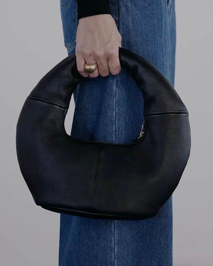 Ameri vintageさんのインスタグラム写真 - (Ameri vintageInstagram)「CHUNKY HANDLE LEATHER BAG (col.BLK / SLV ...