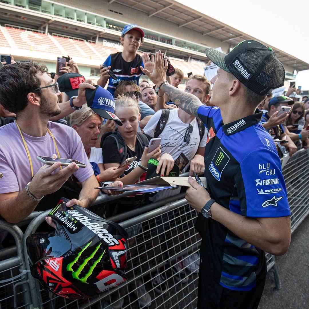 YamahaMotoGPさんのインスタグラム写真 - (YamahaMotoGPInstagram)「High-fives 🙌 ...
