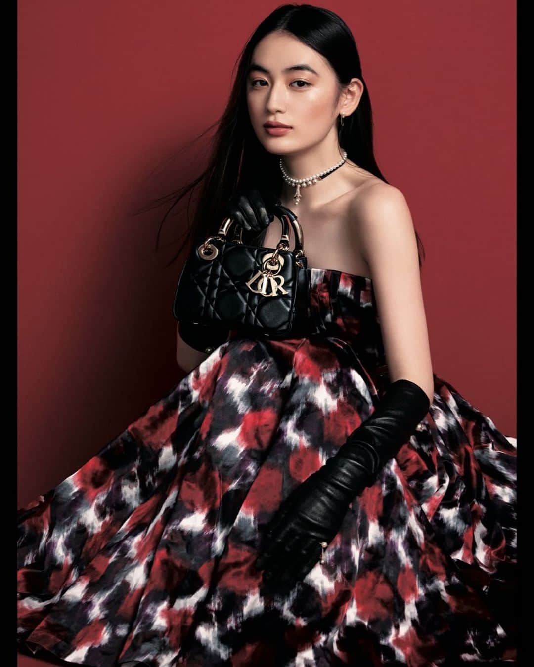 八木莉可子さんのインスタグラム写真 - (八木莉可子Instagram)「25ans10月号 表紙のモデルをさせて頂きました。 Diorさんの 素敵なドレスと共に 初めて25ansのカバー ...