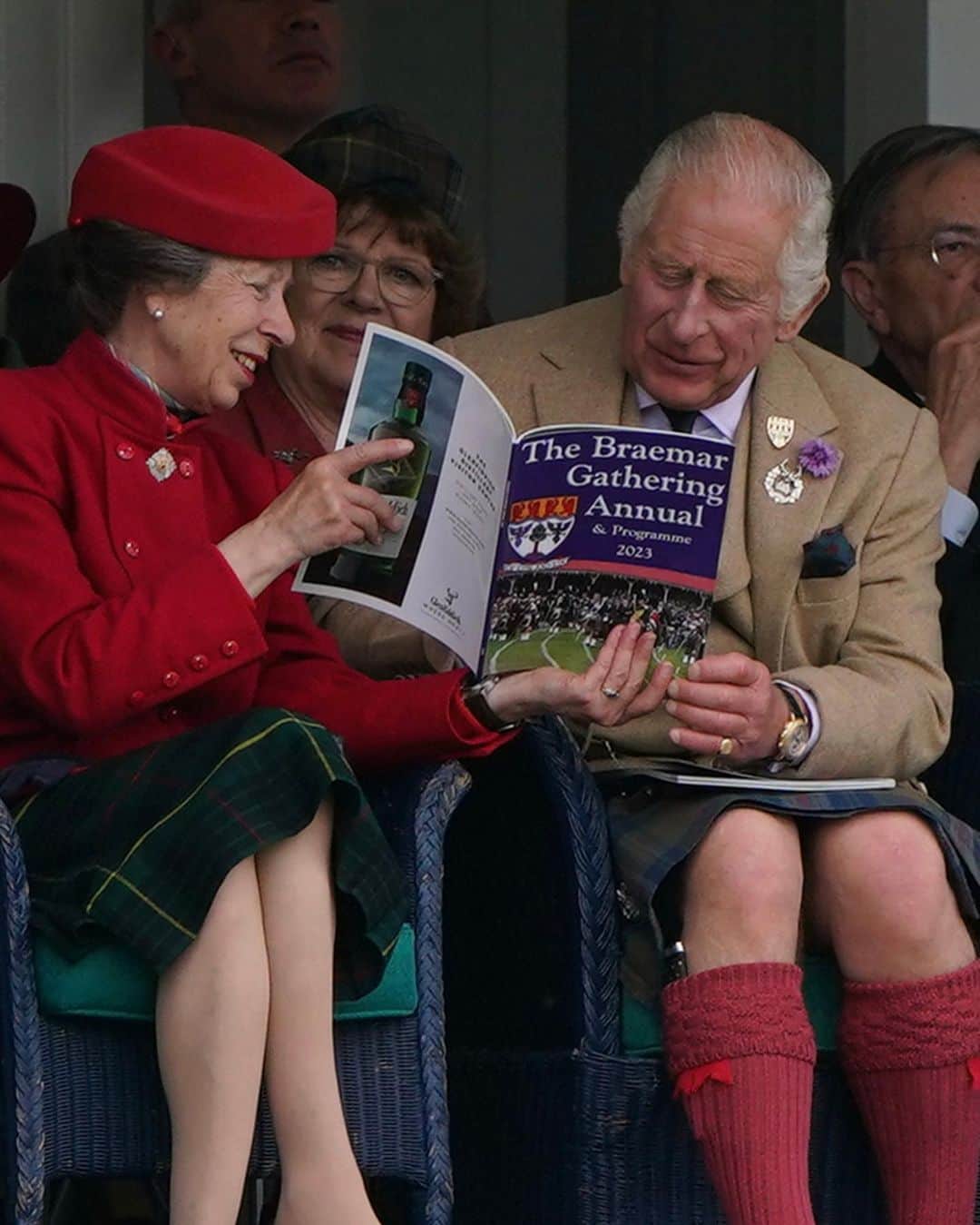ロイヤル・ファミリーさんのインスタグラム写真 - (ロイヤル・ファミリーInstagram)「Joining spectators at ...