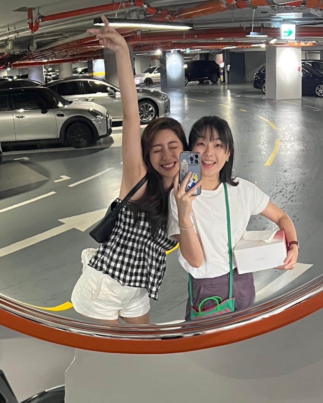 辜莞允（Nono Ku）さんのインスタグラム写真 - (辜莞允（Nono Ku）Instagram)「與我的壽星攝影師逛春大直🌸 📷GRlll ...