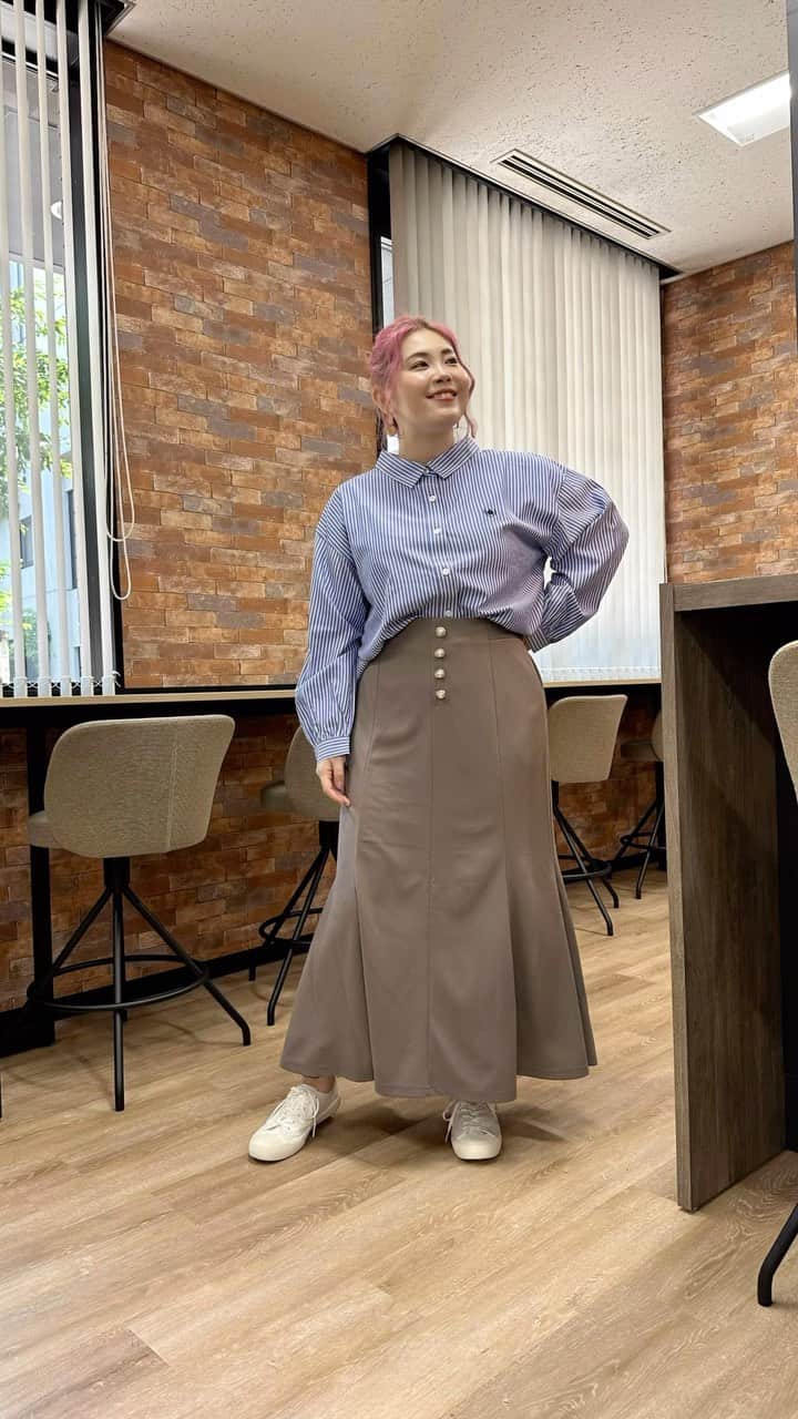 【公式】noannuさんのインスタグラム動画 - (【公式】noannuInstagram)「柔らかなモカカラーが秋コーデにぴったりな フレアロングスカート🍂 good girlにストライプ ...
