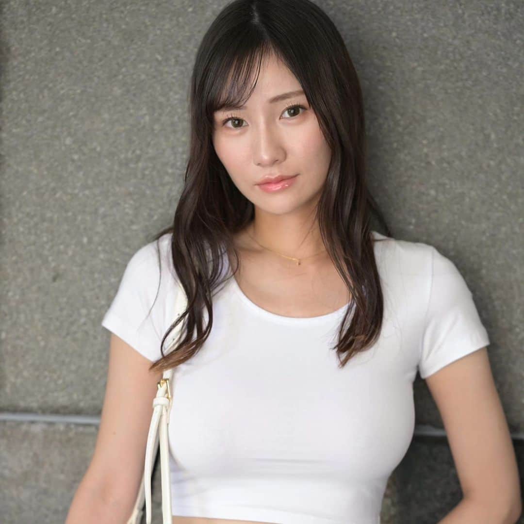 山手梨愛さんのインスタグラム写真 山手梨愛instagram 「⁡⁡見える人には見える？笑 ⁡⁡ ⁡ ⁡⁡⁡⁡⁡⁡山⁡手梨愛 ⁡ ⁡