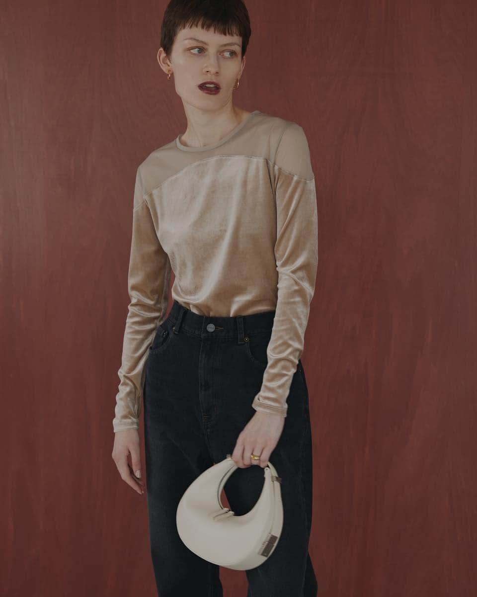 Ameri vintageさんのインスタグラム写真 - (Ameri vintageInstagram)「WAVE SWITCHING VELOUR TOP (col.BLK / GRY ...