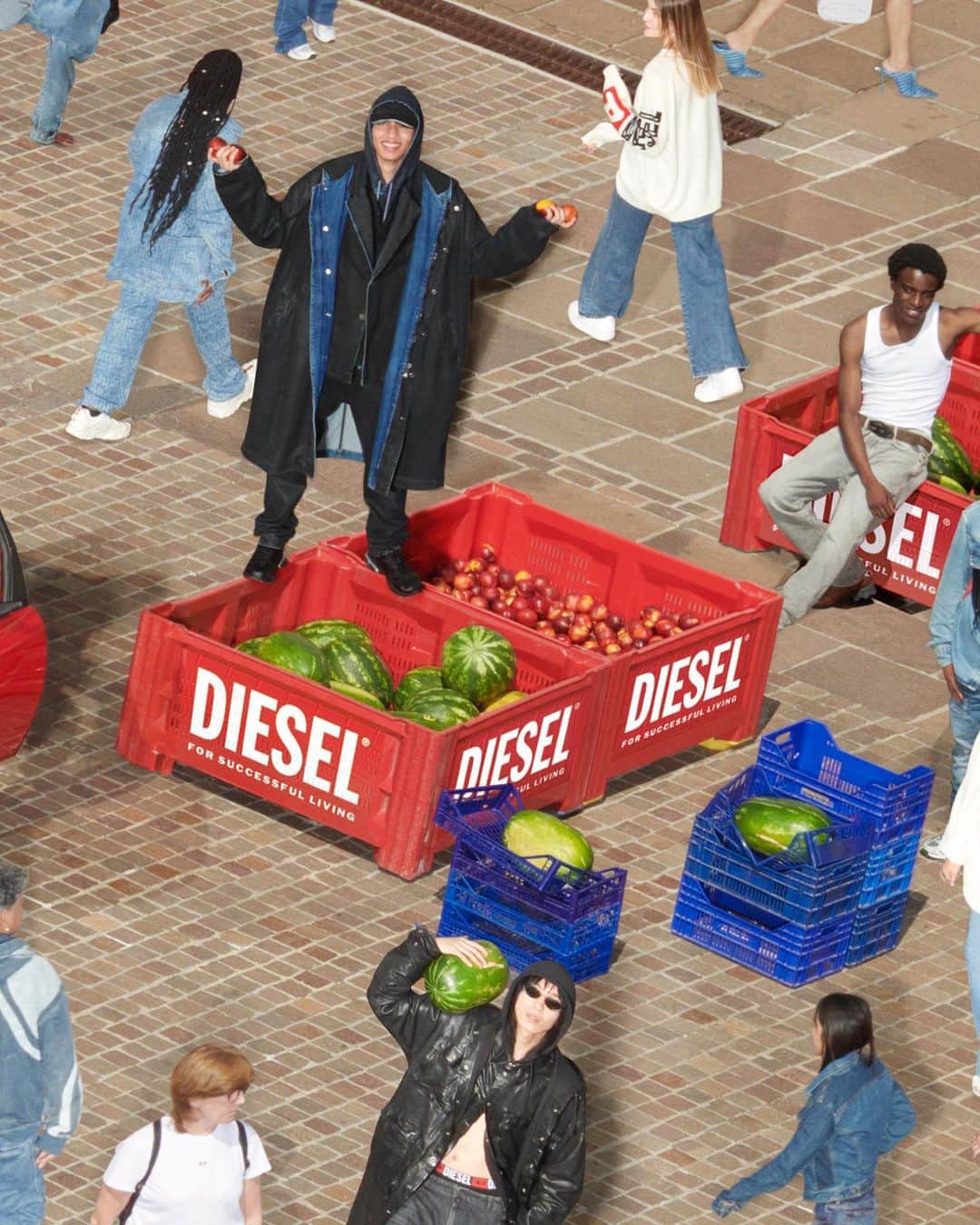 ディーゼルさんのインスタグラム写真 - (ディーゼルInstagram)「Chance encounters. A bodybuilding ...