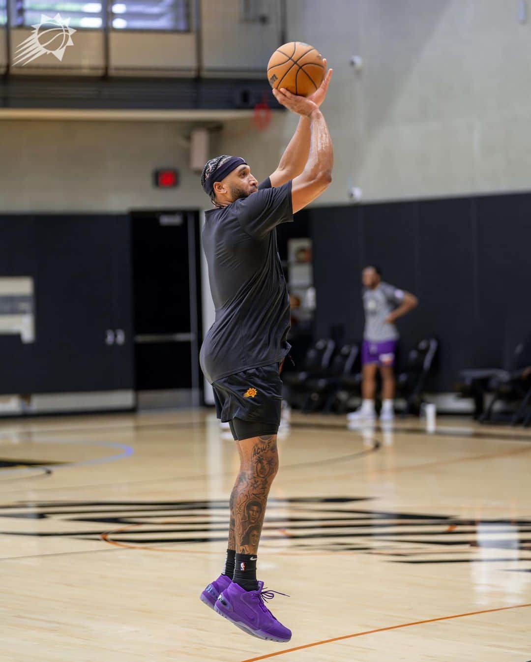 フェニックス・サンズさんのインスタグラム写真 - (フェニックス・サンズInstagram)「Lights stay on in our ...