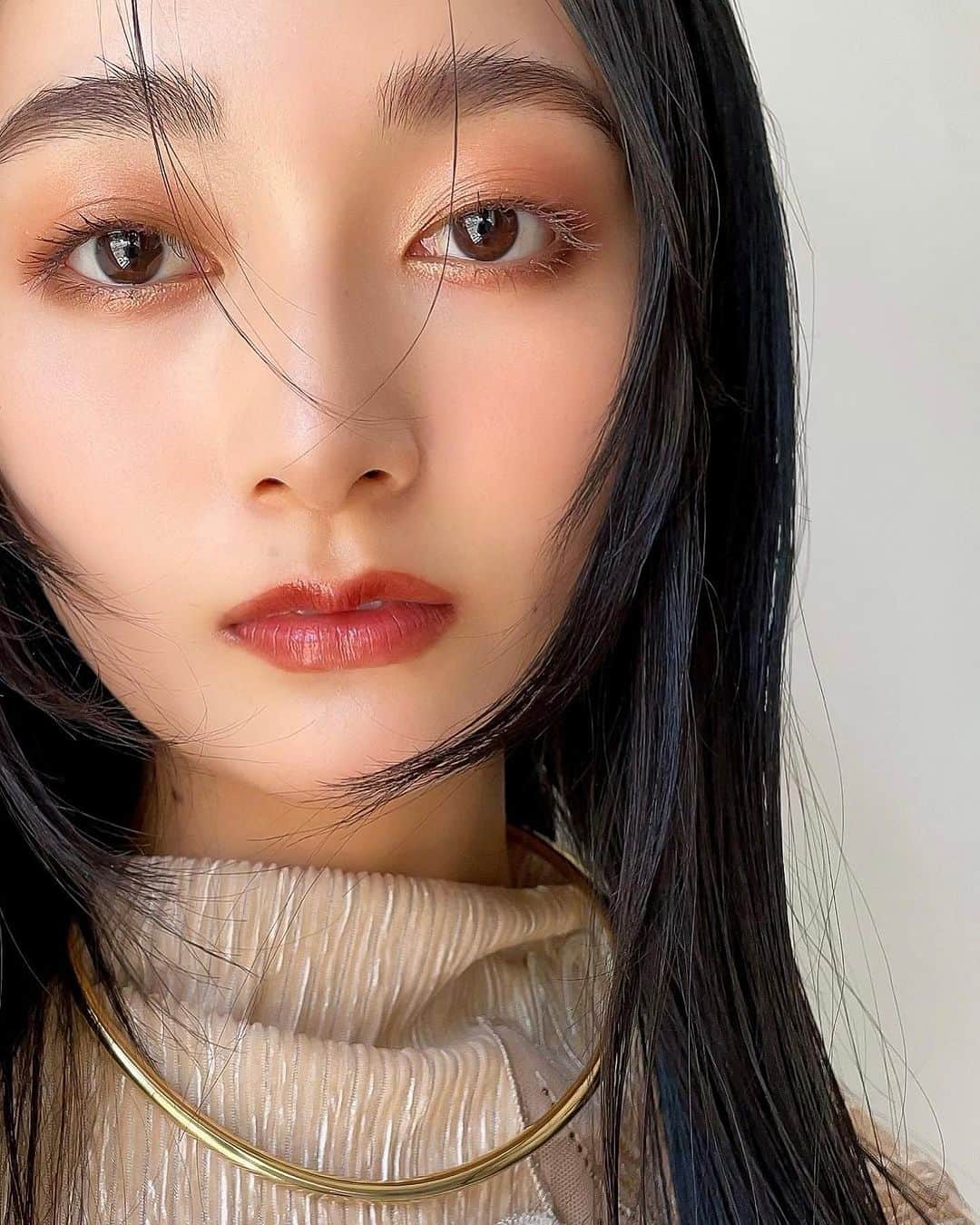 谷口翠彩さんのインスタグラム写真 - (谷口翠彩Instagram)「リール🎞️使用アイテム🎨🍂 ⚫︎eye： @rmkofficial シンクロマティックアイシャドウパレット : 03 コン ...