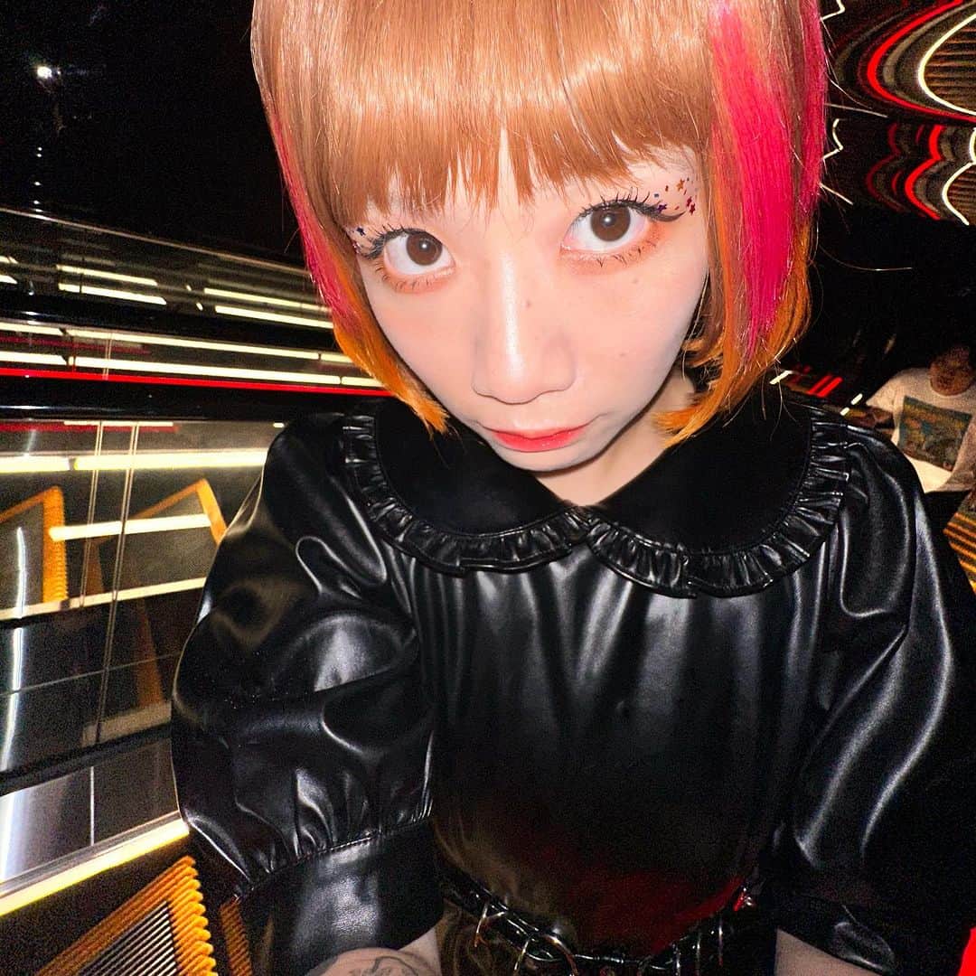 KARIN さんのインスタグラム写真 - (KARIN Instagram)「KIRAKIRAつけた☆ こないだめずらしく黒い衣装着た！」9月4日 19時08分 - karin.tempurakidz