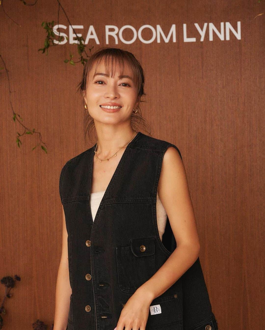 新山千春さんのインスタグラム写真 - (新山千春Instagram)「. 毎回楽しみな searoomlynn の展示会へ🤎 新作がとにかく可愛くて これから着用するのがとにかく 楽しみ ...
