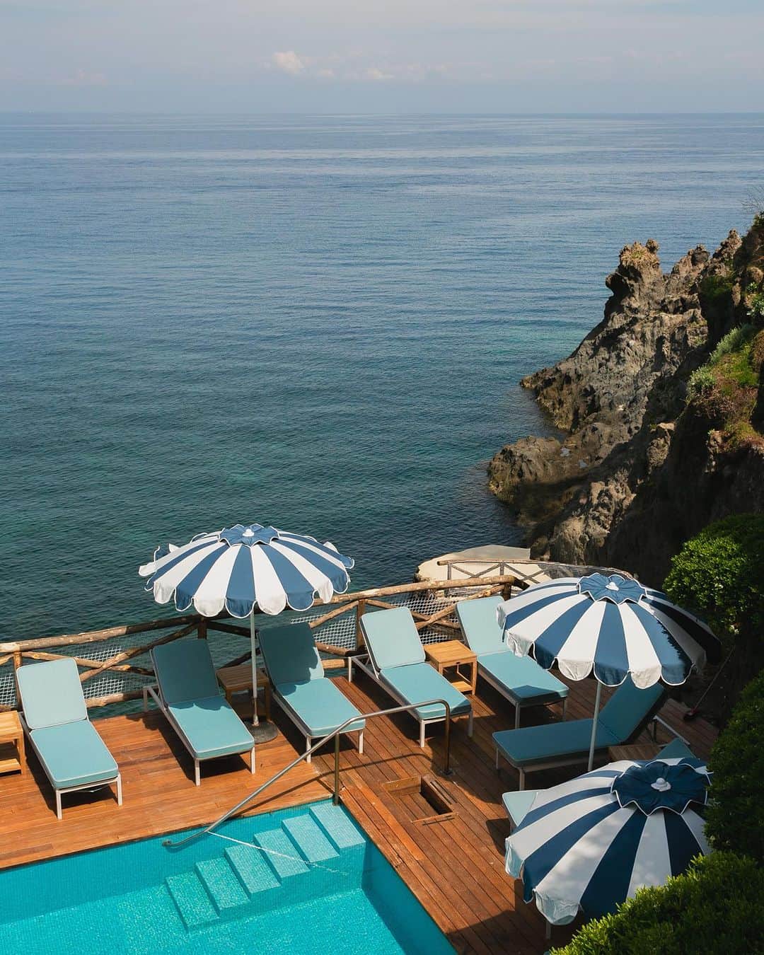 BEAUTIFUL HOTELSさんのインスタグラム写真 - (BEAUTIFUL HOTELSInstagram)「Jumping into ...