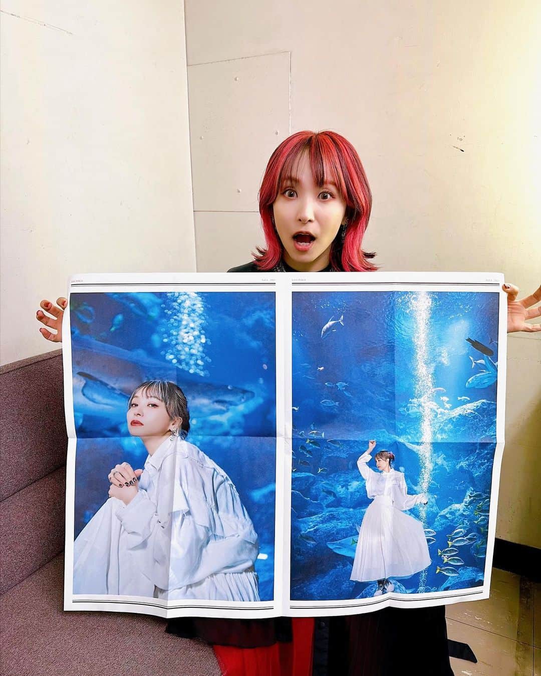 LiSAさんのインスタグラム写真 - (LiSAInstagram)「そろそろお届けでーすっ📮📰☻🐟 https://lxixsxaxbookx.com/s/fc13/?ima=4727 RT ...