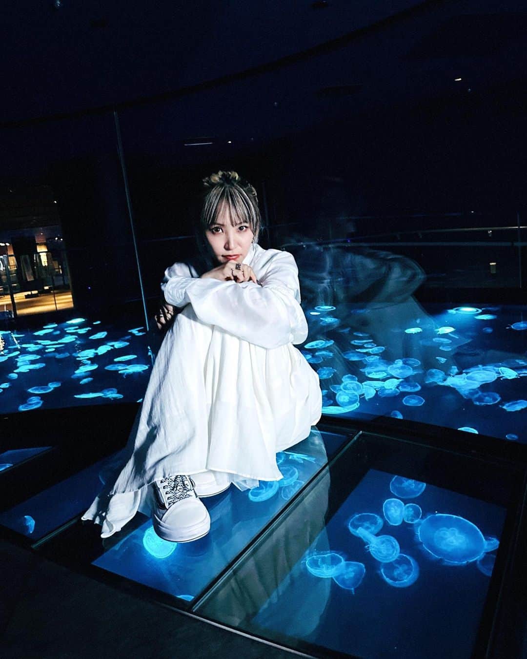 LiSAさんのインスタグラム写真 - (LiSAInstagram)「そろそろお届けでーすっ📮📰☻🐟 https://lxixsxaxbookx.com/s/fc13/?ima=4727 RT ...