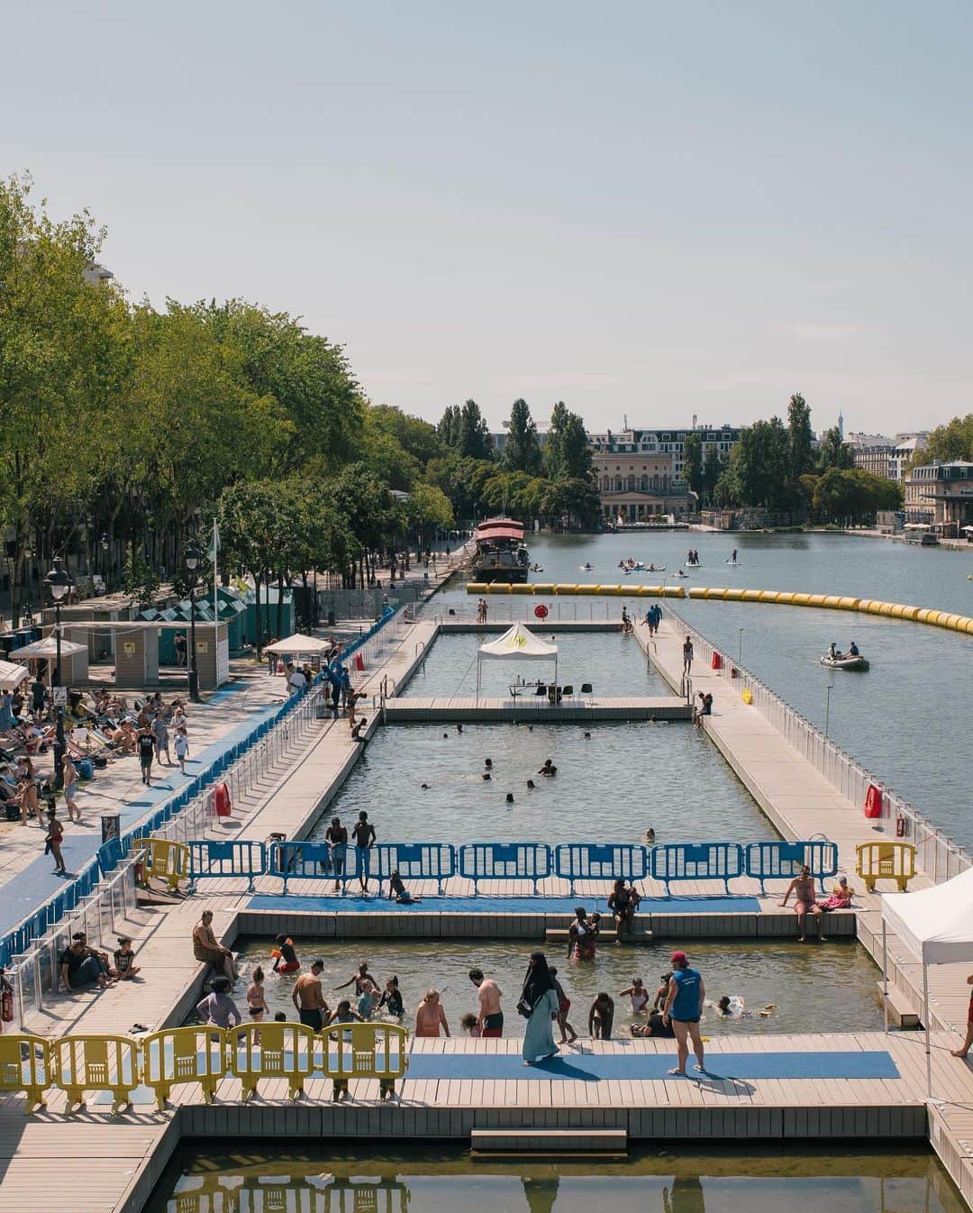 ニューヨーク・タイムズさんのインスタグラム写真 - (ニューヨーク・タイムズInstagram)「Swimming in Paris is a ...