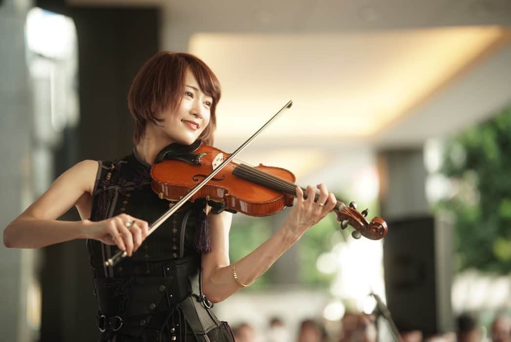 AYASAさんのインスタグラム写真 - (AYASAInstagram)「🎻 ヨドバシカメラマルチメディア梅田店様でのミニライブ2Daysの図🎶2日目🫶 (2023.09.03) 念願叶って ...