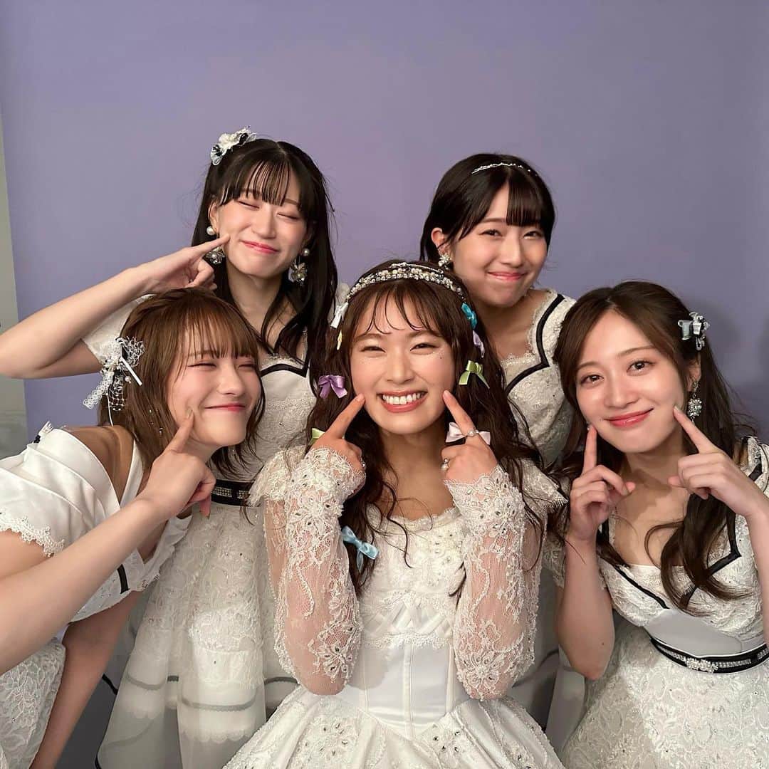 小嶋花梨さんのインスタグラム写真 - (小嶋花梨Instagram)「⁡ ⁡ NMB48 28th single 「 #渚サイコー！」 ジャケット写真公開されましたねっ🌻 ⁡ ⁡ 劇場版の5人 ...
