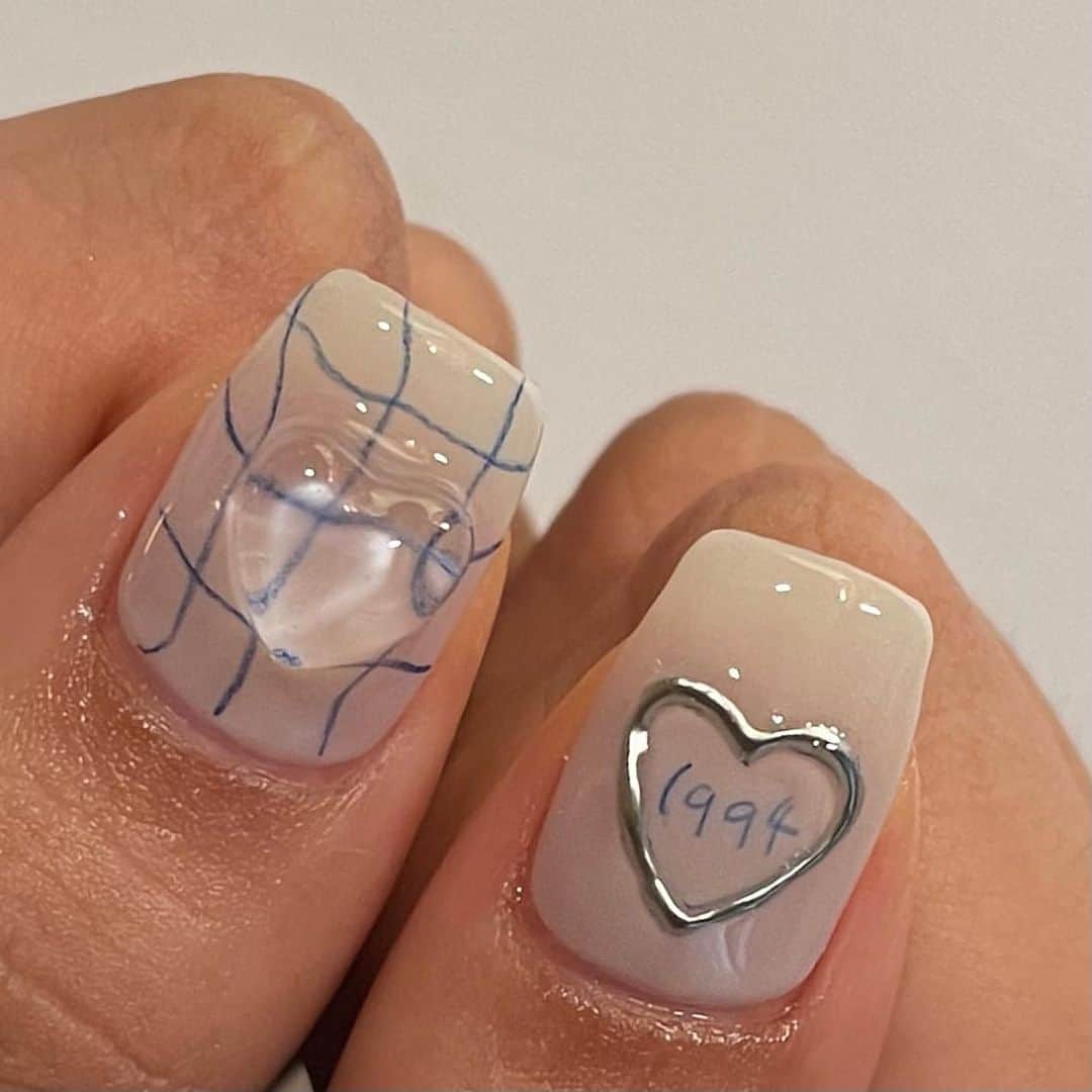 RiLiさんのインスタグラム写真 - (RiLiInstagram)「指先までキラキラ可愛く♡【つやキラネイル】🎀 指先がカワイイ💅とふと手元 ...