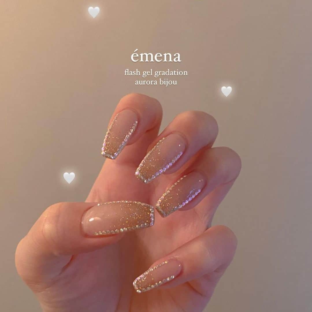 RiLiさんのインスタグラム写真 - (RiLiInstagram)「指先までキラキラ可愛く♡【つやキラネイル】🎀 指先がカワイイ💅とふと手元 ...