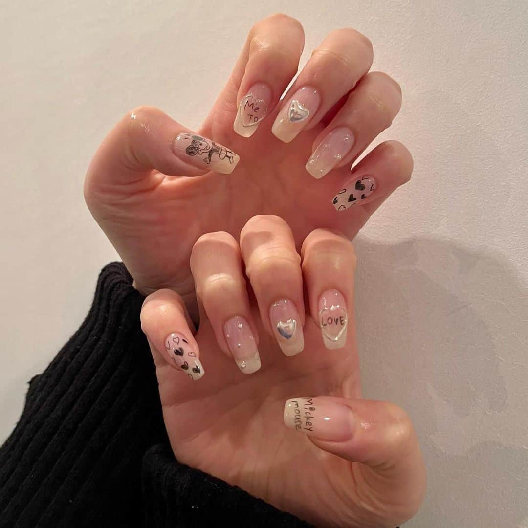 RiLiさんのインスタグラム写真 - (RiLiInstagram)「指先までキラキラ可愛く♡【つやキラネイル】🎀 指先がカワイイ💅とふと手元 ...