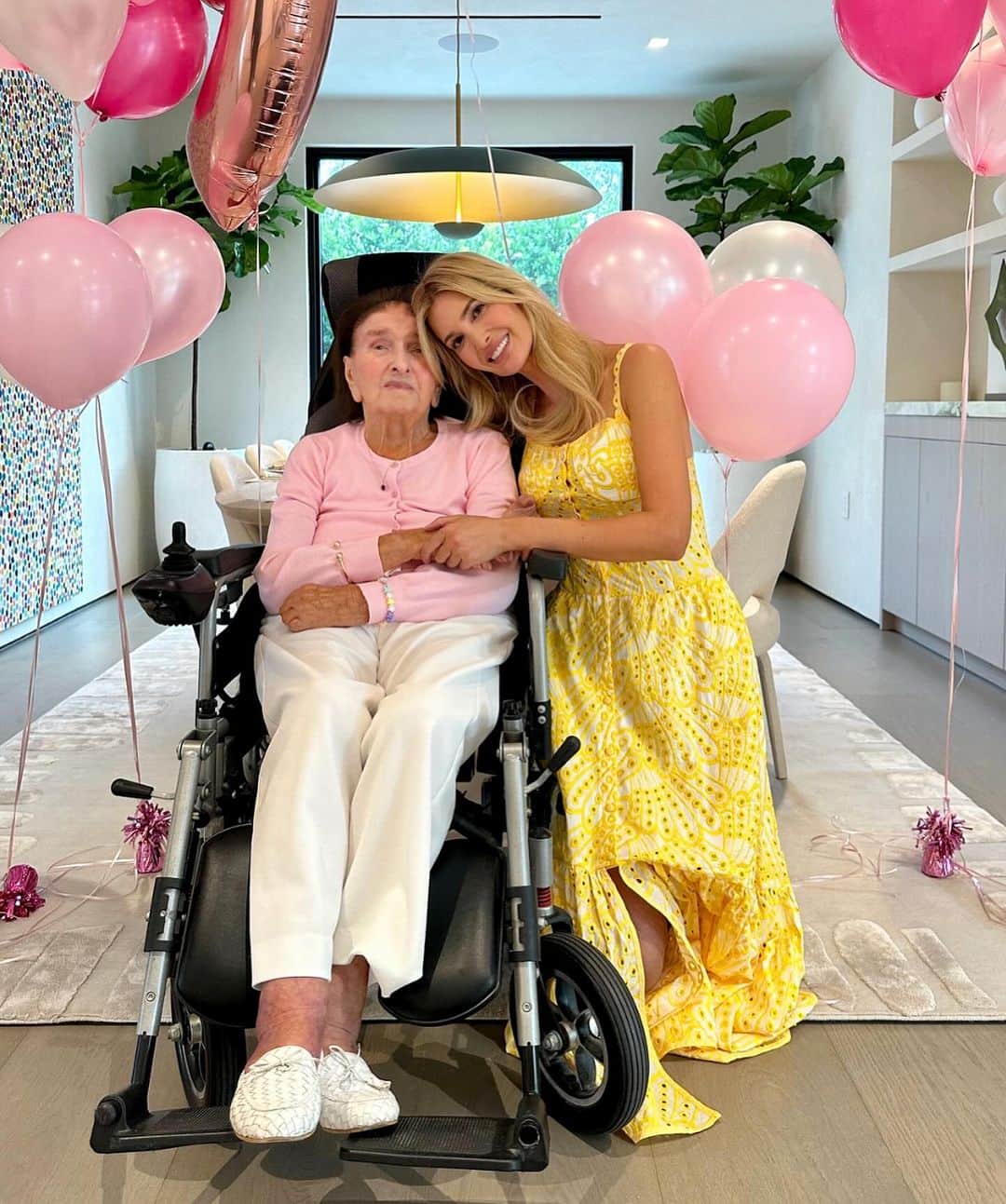 イヴァンカ・トランプさんのインスタグラム写真 - (イヴァンカ・トランプInstagram)「Last week we celebrated my Grandma Babi's 97th ...