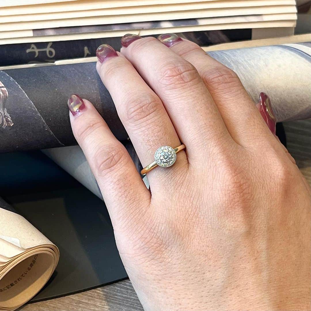 BIJOUPIKO(ビジュピコ)さんのインスタグラム写真 - (BIJOUPIKO(ビジュピコ)Instagram)「秋婚におすすめのリング PORTADAのLOFTEをご紹介🍁 ． 取り巻き ...
