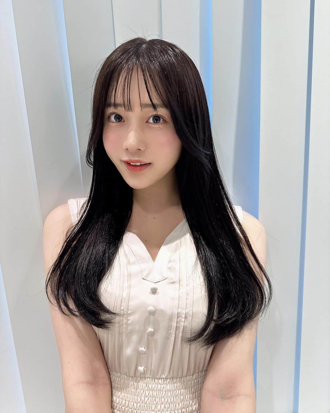 ぷうたんさんのインスタグラム写真 - (ぷうたんInstagram)「黒髪解禁〜〜 🐈‍⬛🤍 寒くなると暗くしたくなる😚‪‪💞 どう？？😚😚😚 ...