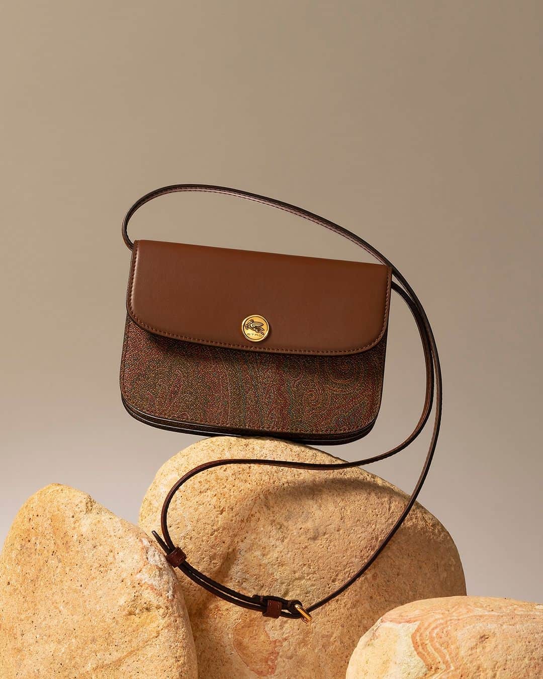 エトロさんのインスタグラム写真 - (エトロInstagram)「The first style of the new Essential ...