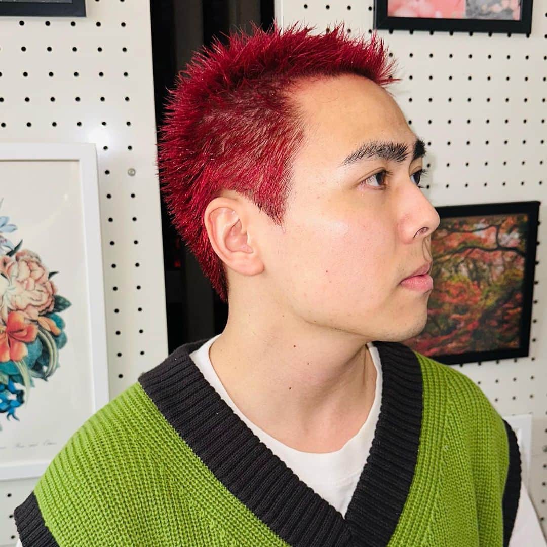 オオモトさんのインスタグラム写真 - (オオモトInstagram)「赤（あか） 光の三原色（加法混色の三原色）のひとつ。 赤は明るい様を表す ...